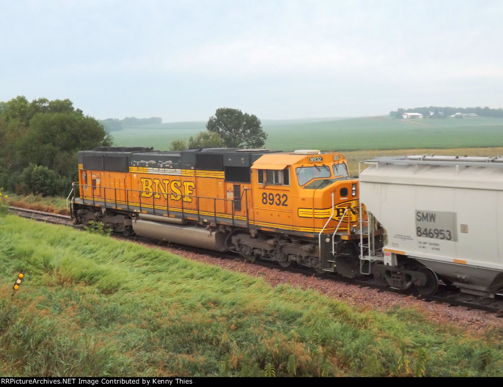 BNSF 8932